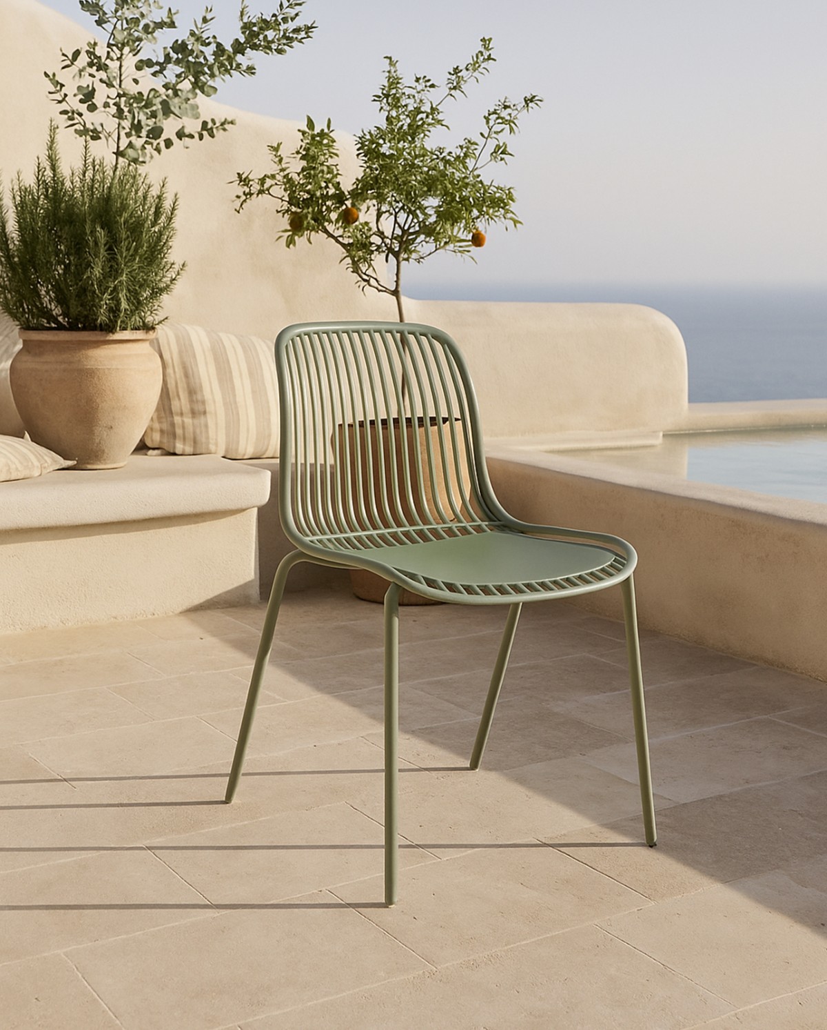 Silla de exterior Haidar de polipropileno y metal